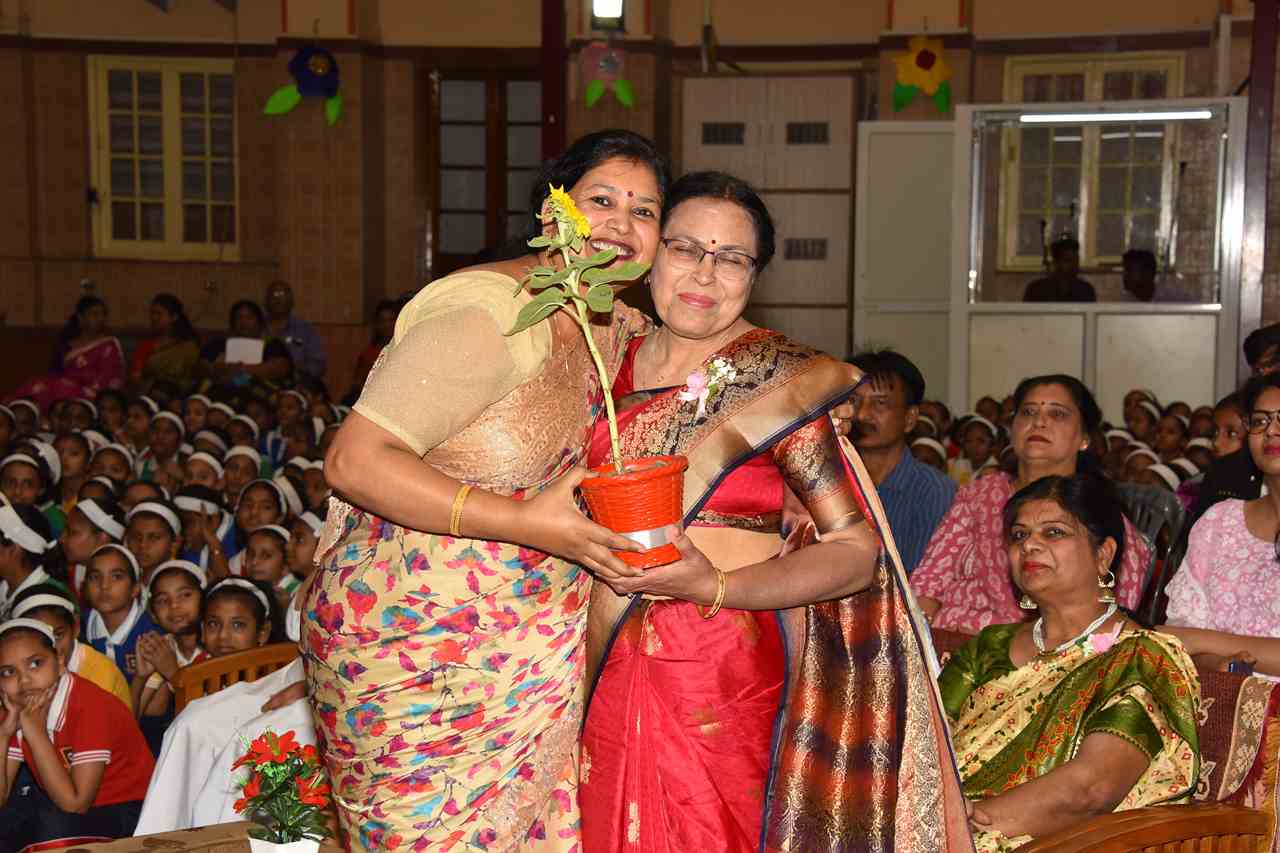 Retirement of Mrs. Sunita Sharma (13) – Sophia Senior Secondary School